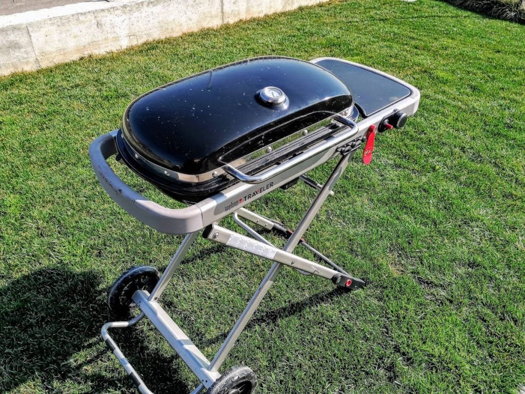 Weber Traveler: Il Barbecue Portatile Perfetto per Grigliate Outdoor